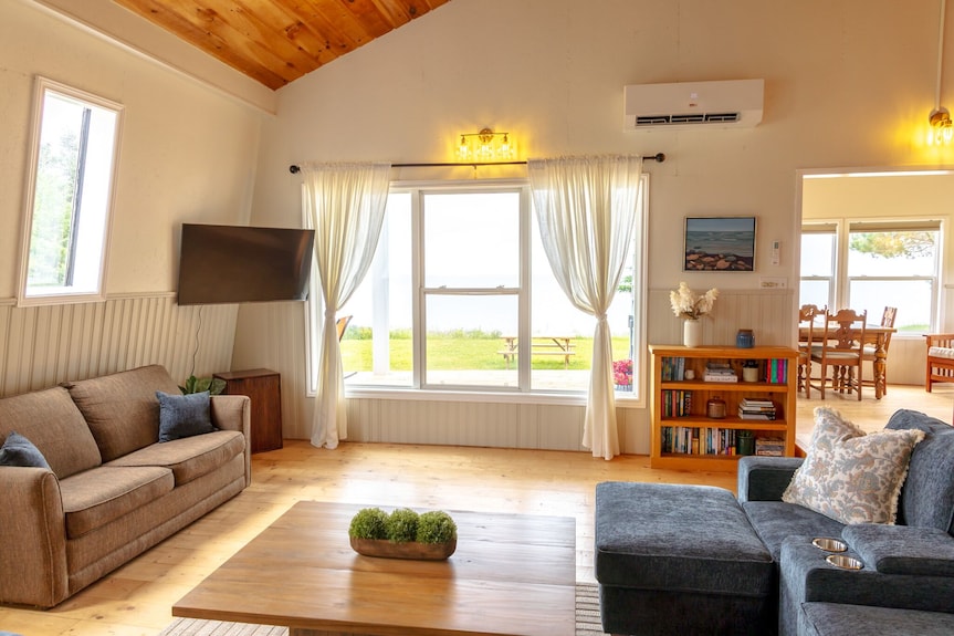 Oceanfront Stay On Peis South Shore - Prince Edward Island