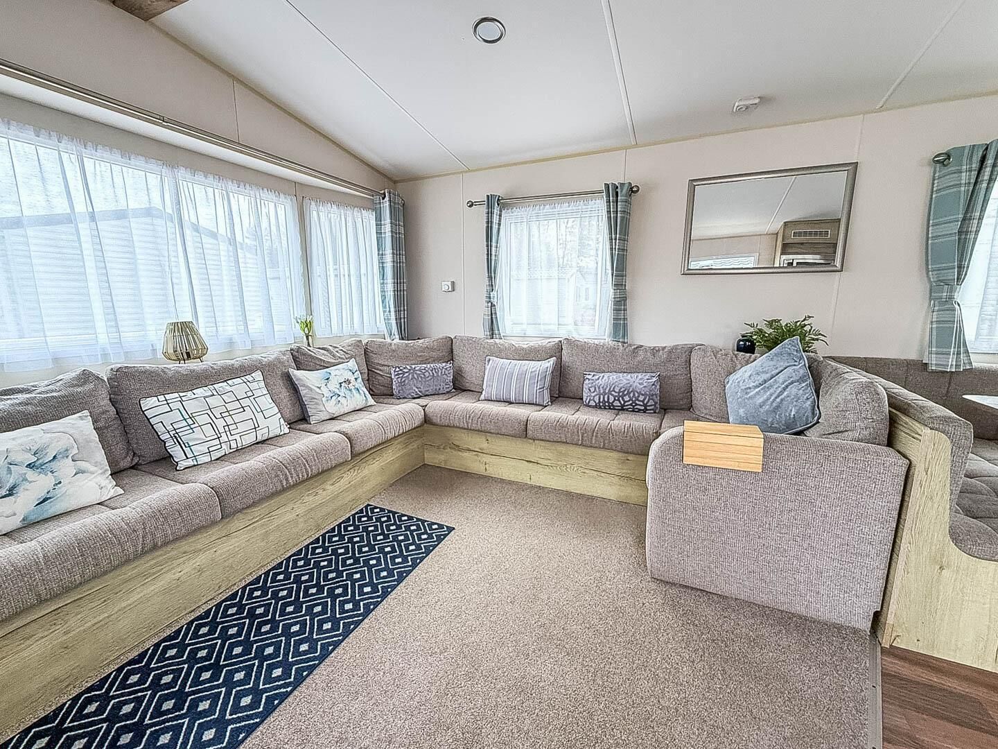 Lovely Caravan With Full Decking At Broadland Sands In Suffolk Ref 20199bs - Norfolk