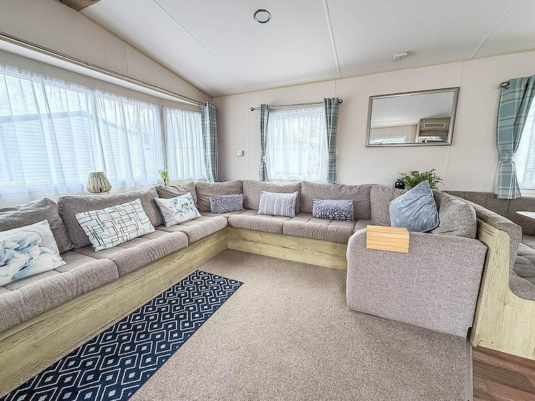 Lovely Caravan With Full Decking At Broadland Sands In Suffolk Ref 20199bs - Norfolk