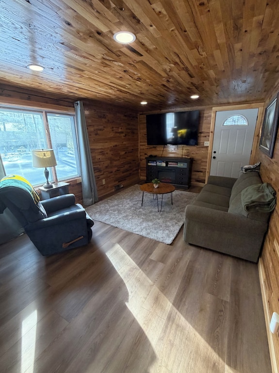 Cabin In Elcho & Post Lake-on Utv&snowmobile Trail, Fishing, Hiking - Wisconsin