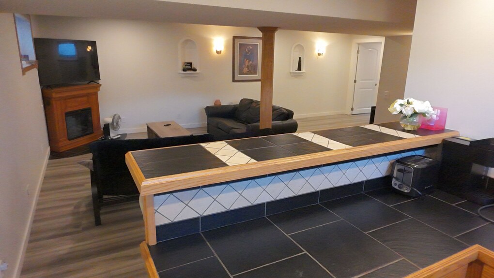 Private Guest Suite Close To Airport! - チェスターミア