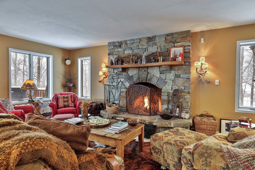 Ski-in/ski-out Log Cabin On Great Eastern Trail | Hot Tub, Sauna, Game Room - Killington, VT