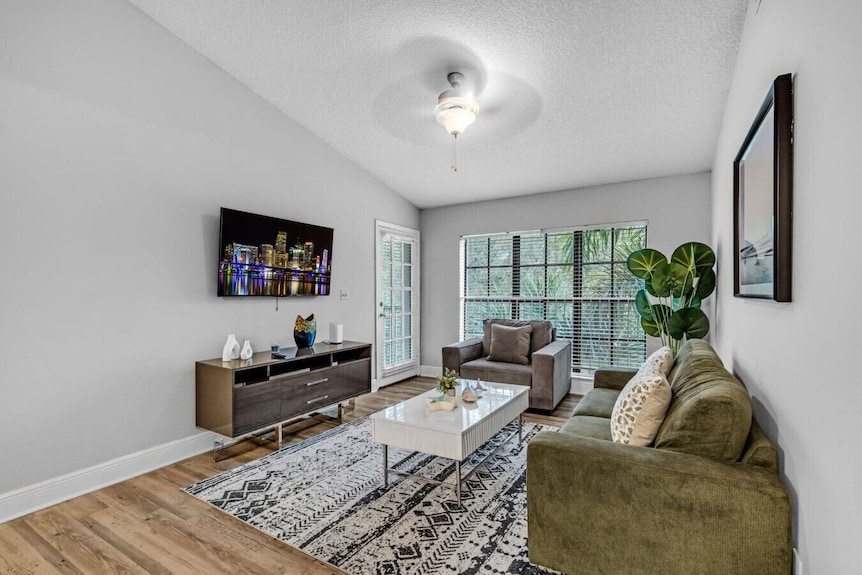 Your Home In Fort Lauderdale: Modern 2br Stay - Deerfield Beach, FL