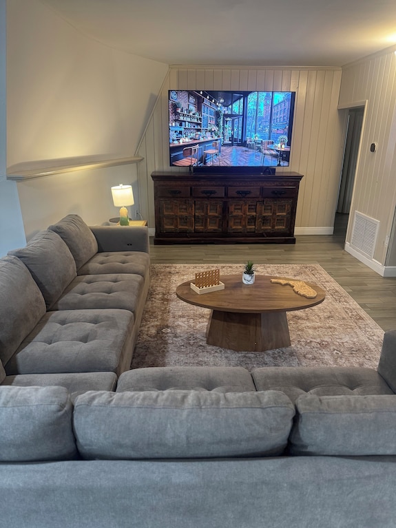 Deland Dome Home- 98" Tv - Open Kitchen - DeLand, FL