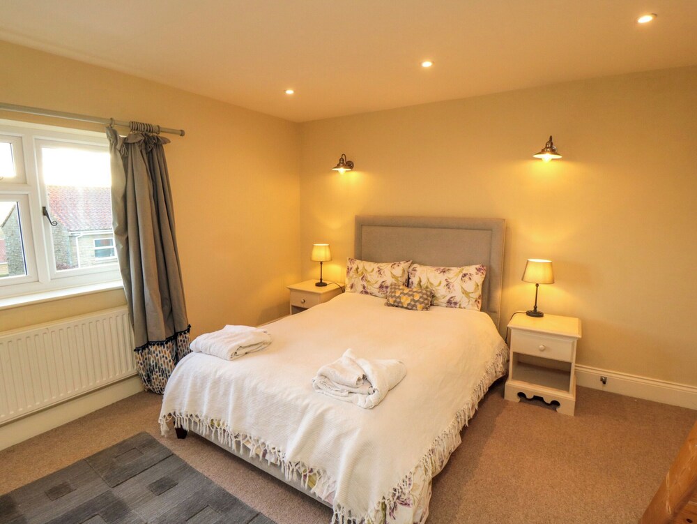 ST. ANTHONYS, family friendly, with open fire in Ampleforth ...