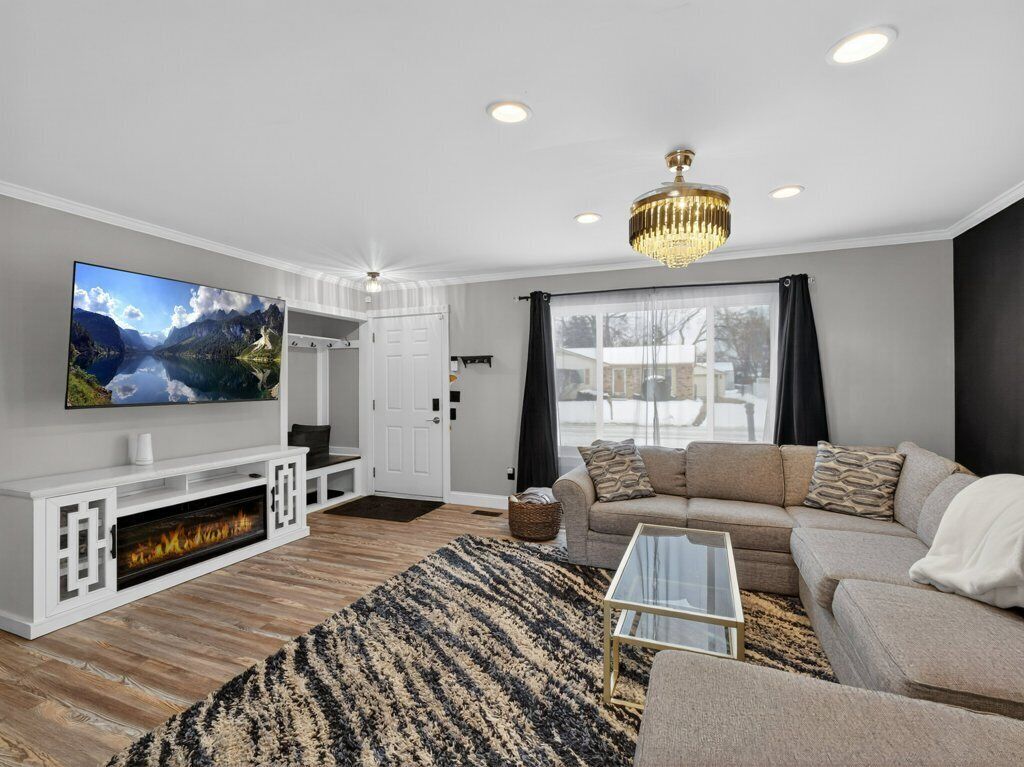 Charming 3-bedroom House In Excellent Troy With Ac - Troy, MI