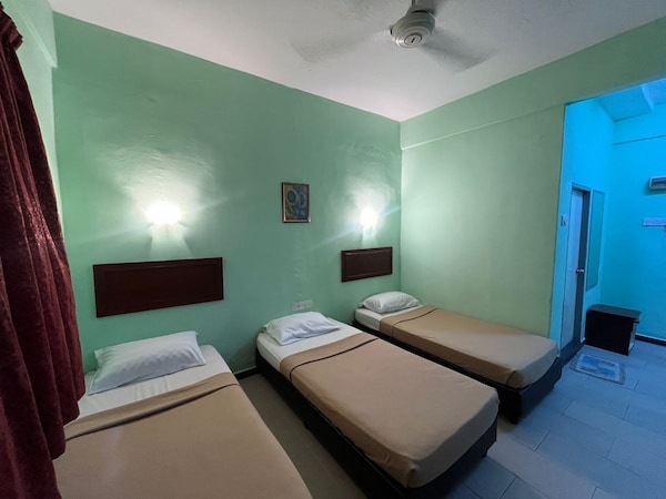 Collection O Analisa Beach Resort - Pangkor Island