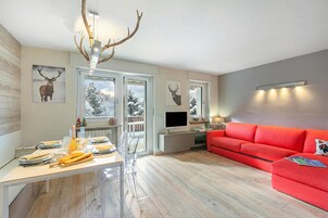 Apartamento Standard, vários quartos (Appartamento La Picozza) | Sala de estar | Televisor de ecrã plano de 21 polegadas com canais por cabo