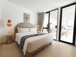 Villa, 2 quartos, pátio, vista para a piscina | Secretária, secretária adequada para computadores portáteis
