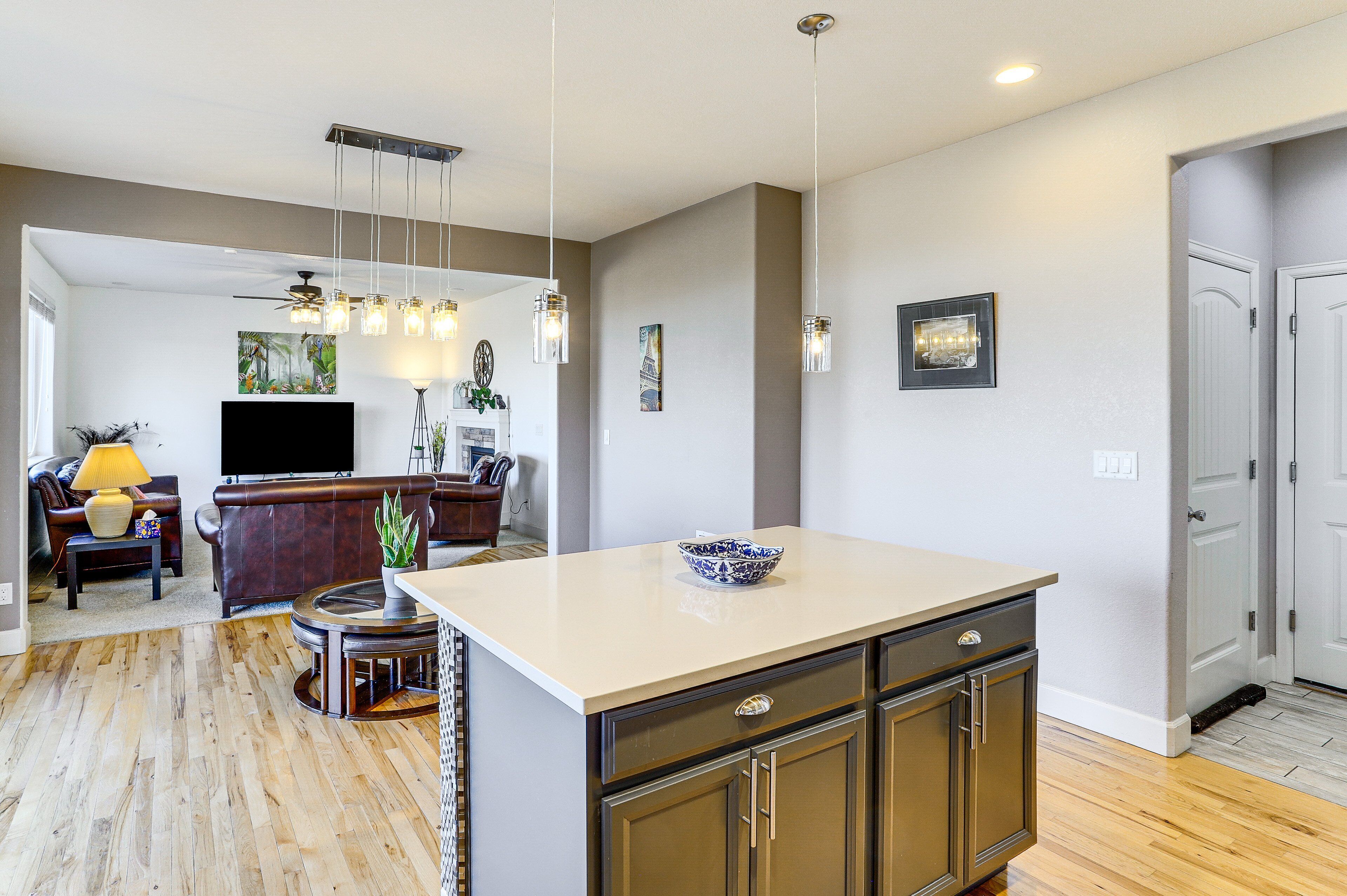 Charming 4-bedroom House Mountain Views, Grill & Trail. Close To Airport - Brighton, CO