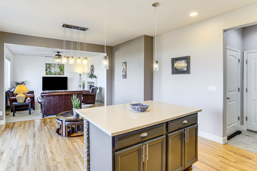 Charming 4-bedroom House Mountain Views, Grill & Trail. Close To Airport - Brighton, CO