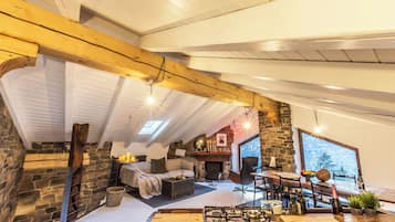 Dúplex Familiar, pátio, vista para a montanha | Cozinha privada | Um frigorífico, um forno, uma placa de cozinha