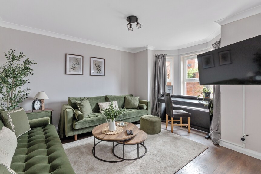 5-bed Home (Sleeps 11), 3.5 Baths, Free Parking - Guildford