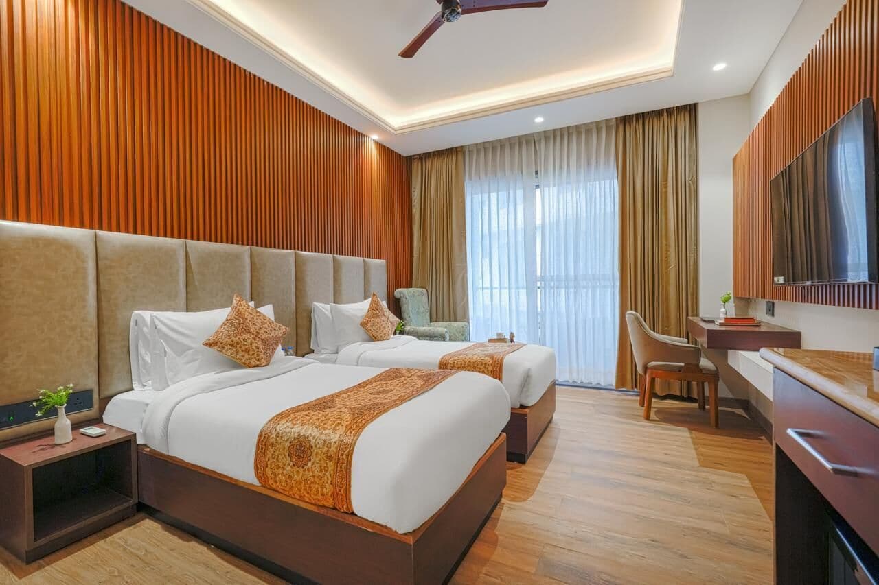 Quarto Clássico com Cama de Casal, vista para o jardim | Secretária, secretária adequada para computadores portáteis 