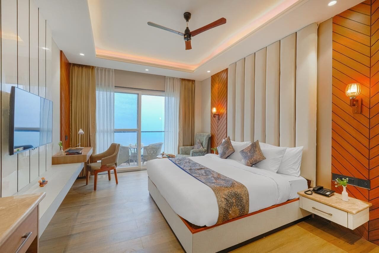 Quarto Duplo Premium, varanda | Secretária, secretária adequada para computadores portáteis 