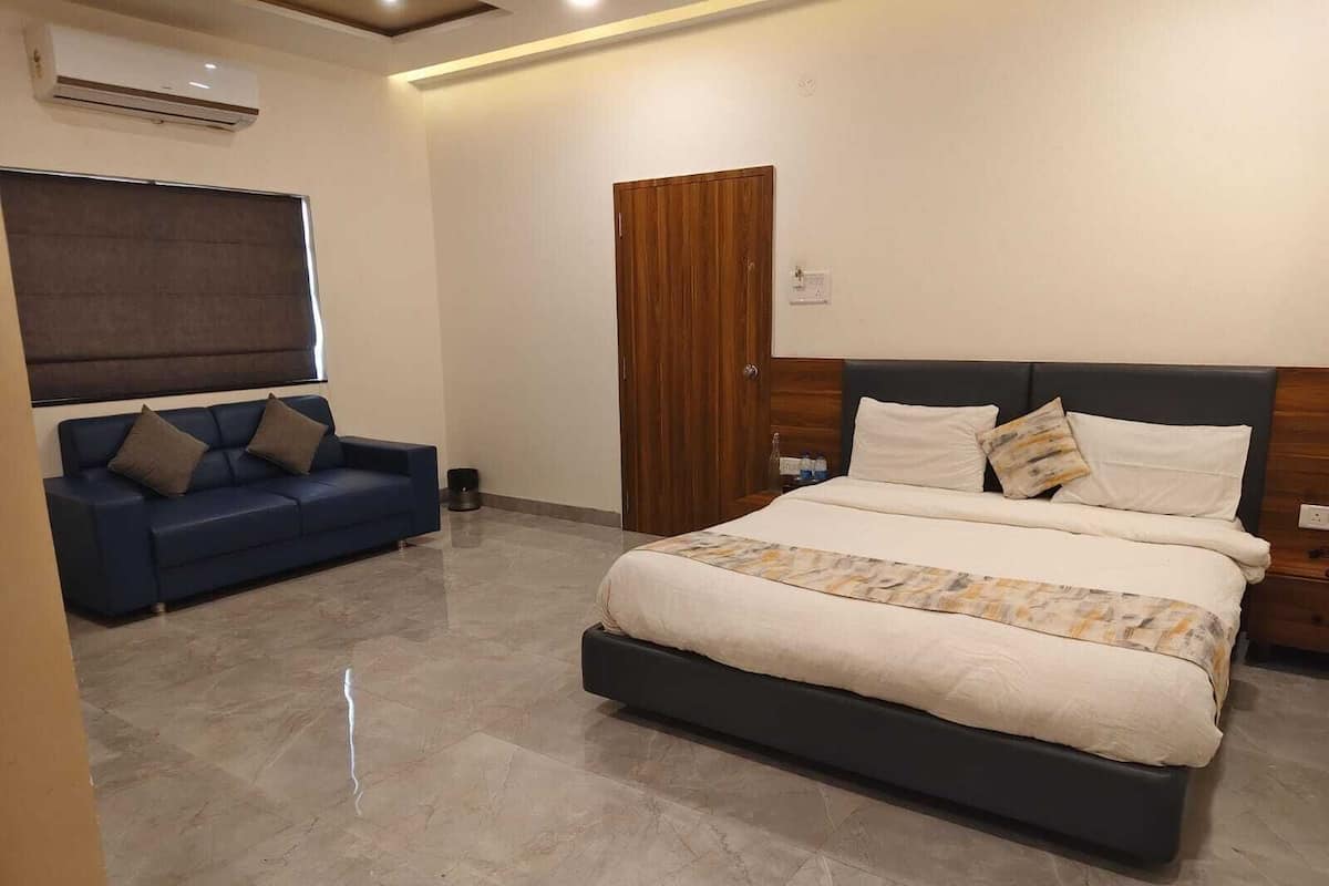 Quarto de Luxo | Secretária, roupa de cama fornecida