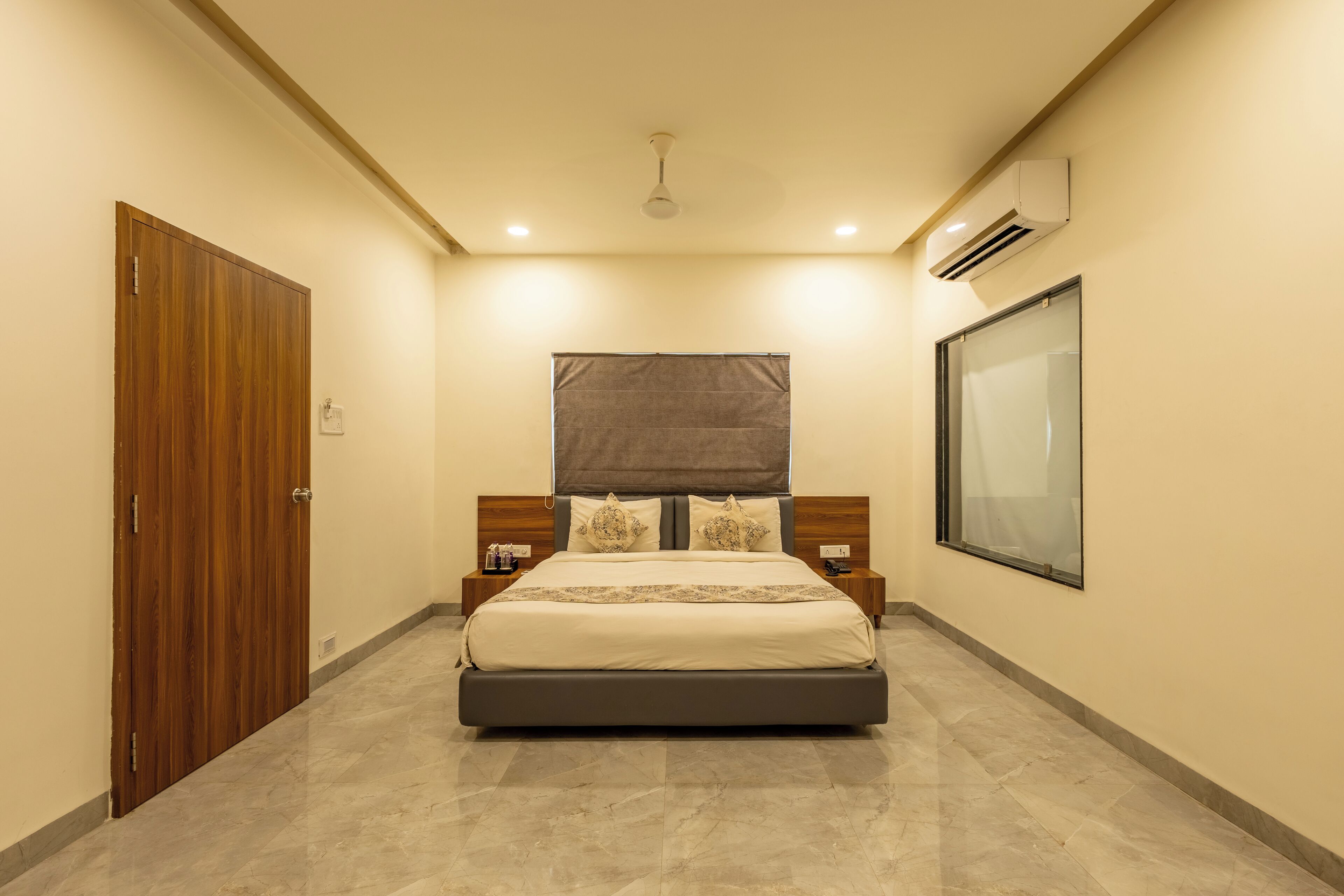 Quarto de Luxo | Secretária, roupa de cama fornecida 