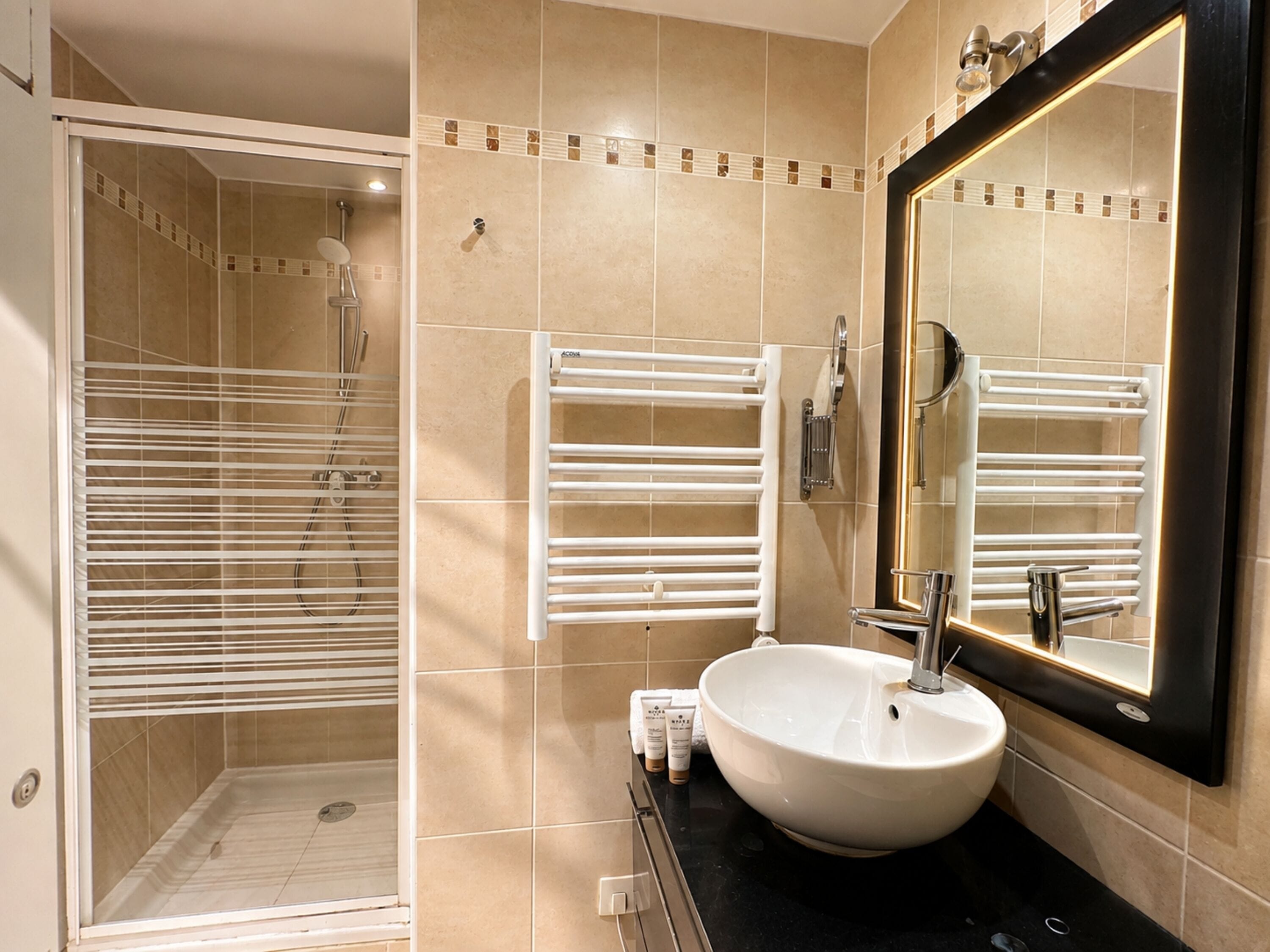 Apartamento Deluxe, Vista para a cidade | Casa de banho