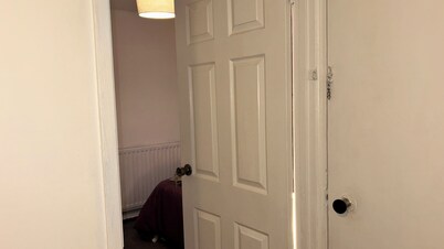 Room-attractive Guest Roomin Basildon wi