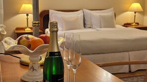 Suite Júnior | Minibar, cofre no quarto, secretária 