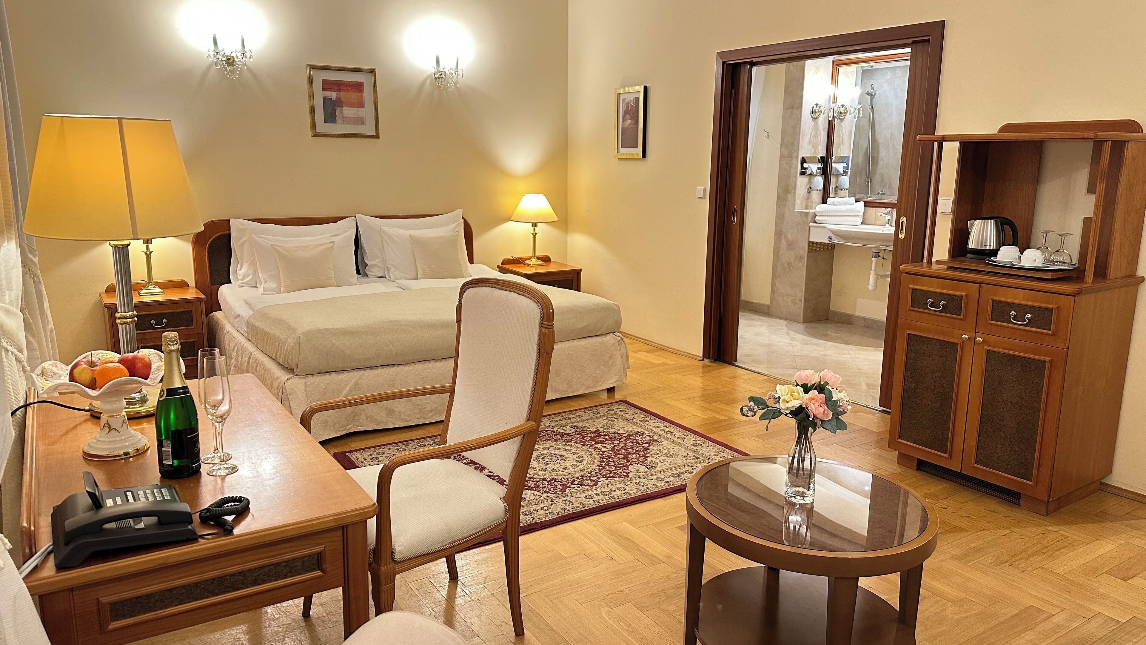 Suíte júnior | Frigobar, cofres nos quartos, escrivaninha