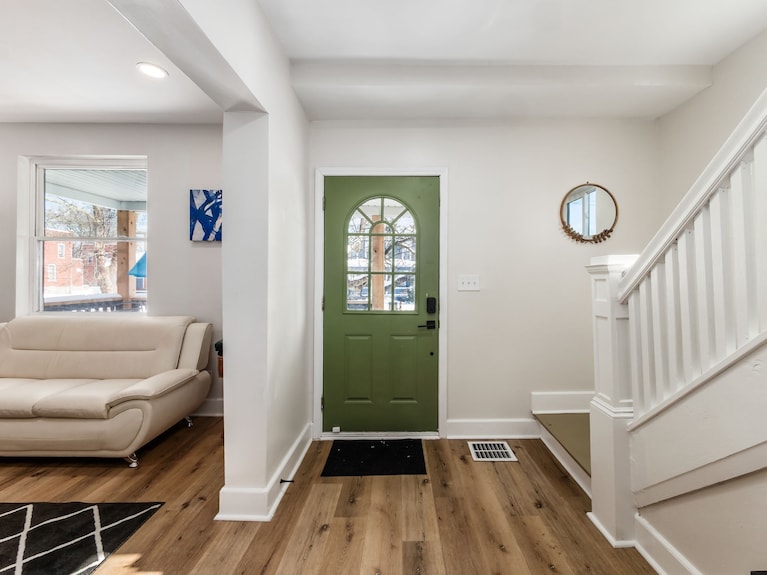 7 Minute Walk To The Hospital, Newly Remodeled 3bd, Perfect For Long Stays - Columbus, OH