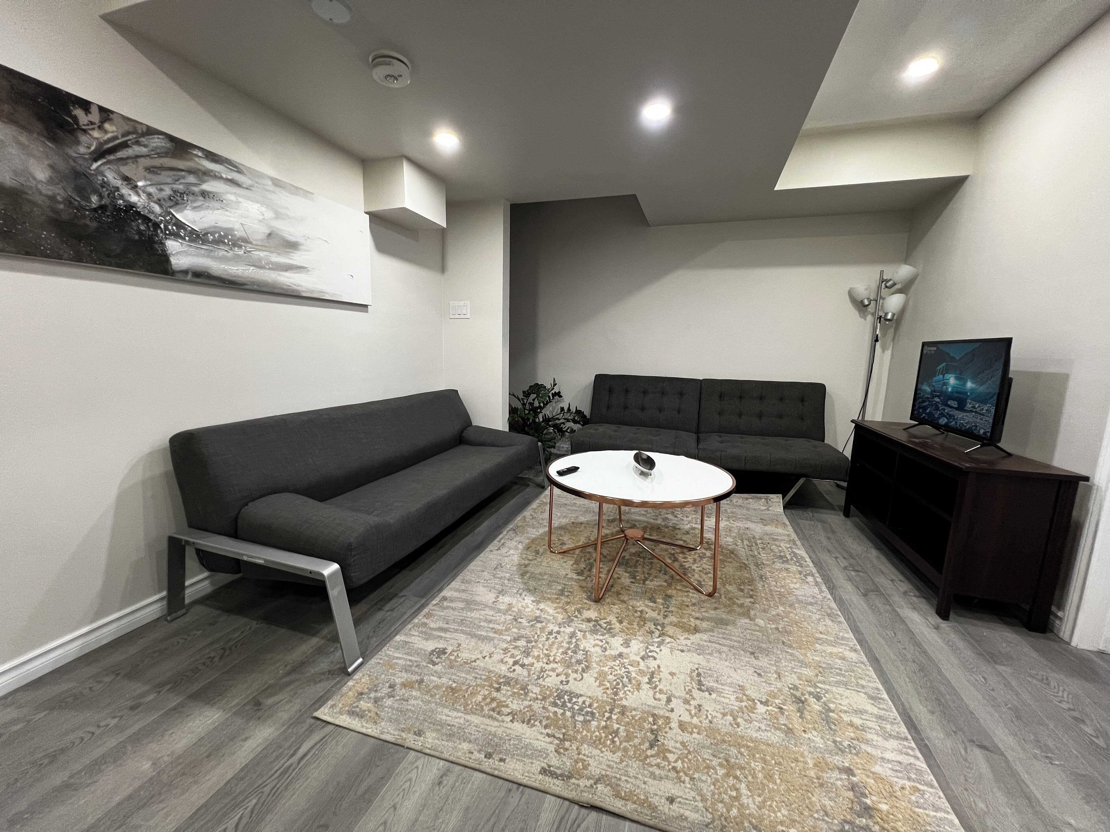 Beautiful Newly Built 2-bed, 1-bath Basement Apartment  Sleeps 6  Milton - Burlington