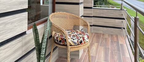 Quarto Individual Comfort, vista para o pátio | Terrenos do alojamento