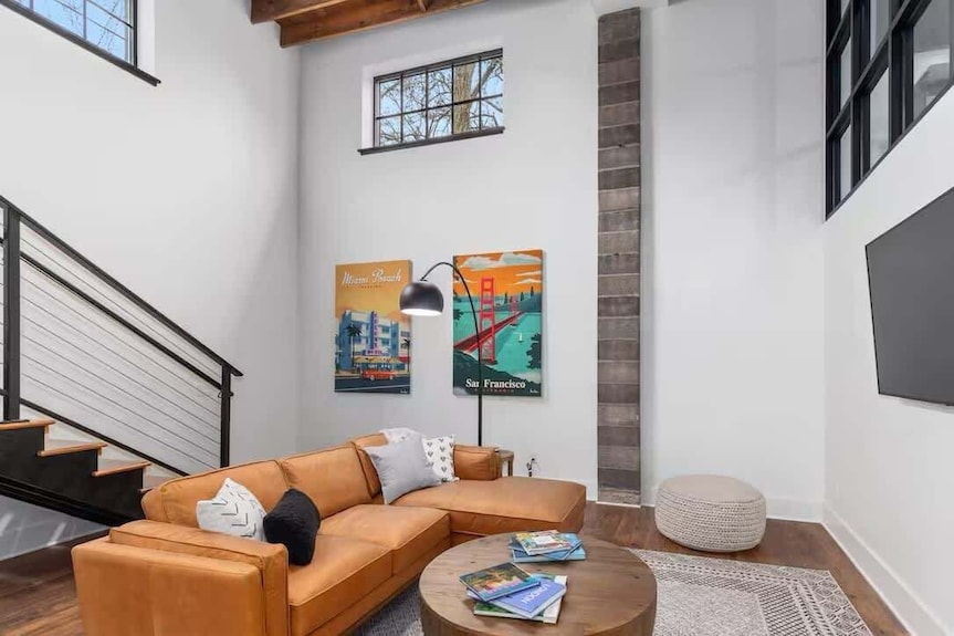 Downtown Luxe Historic Roots & Private Parking - Grand Rapids, MI