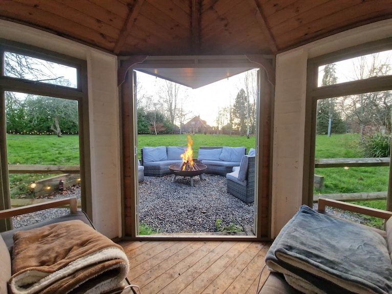 Tollgate Farm Kent Complex 9 Bedroom Retreat Sleeps 25 - Kent