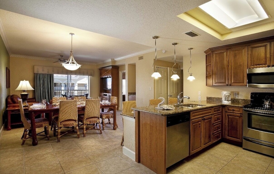 2 Br Villa At Westgate Town Center | Water Park, Pools & Near Disney - Florida