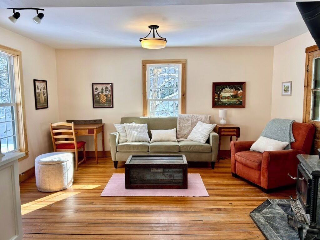 Quaint 3-bedroom Cottage In Delightful Waterbury Awaits You - Vermont