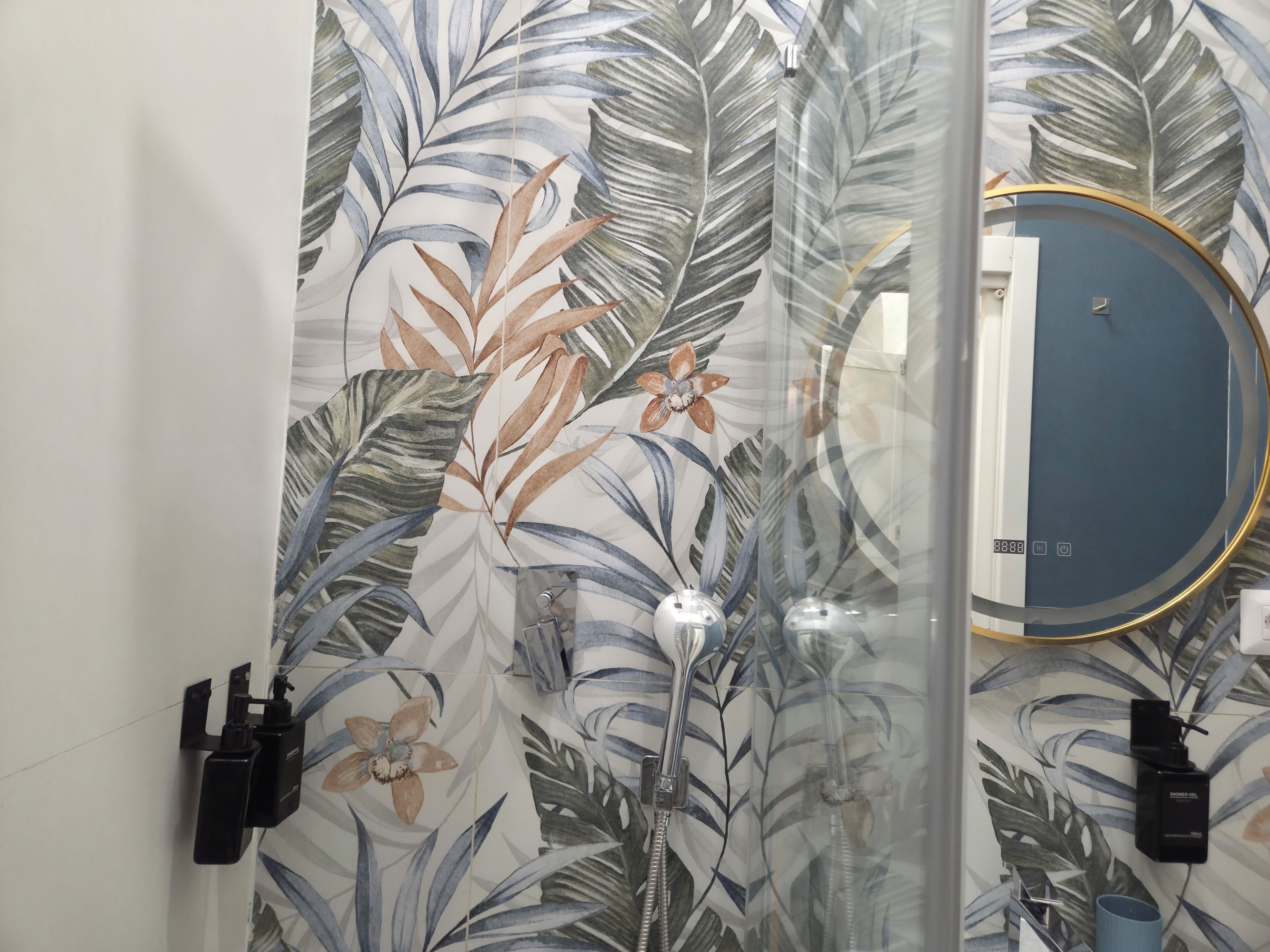 Quarto Comfort | Casa de banho | Um polibã, um secador de cabelo, sabão, champô 