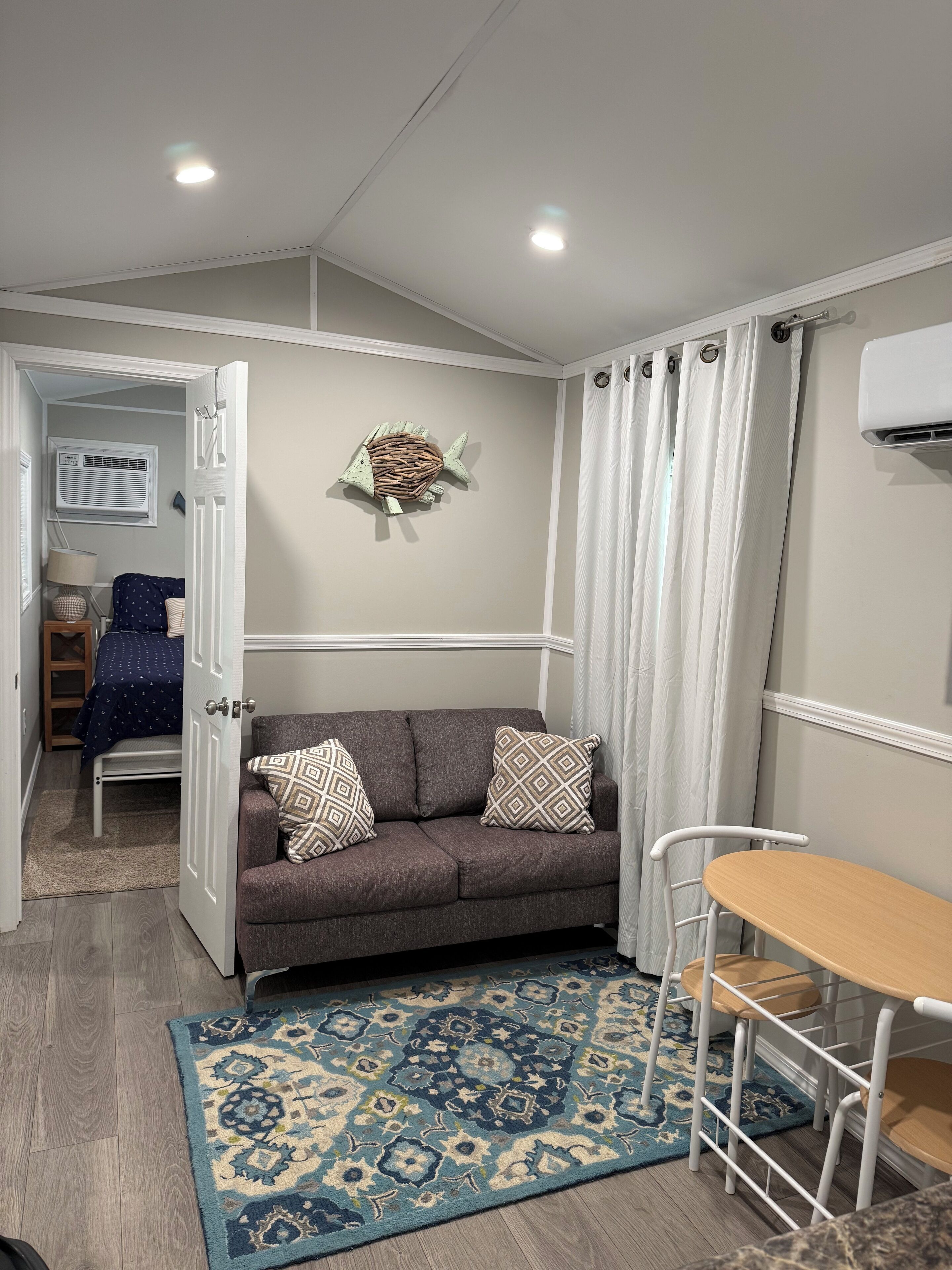 Jack's Place- Charming Tiny House On The Canal  Dock, Porch Swing & Fishing - Steinhatchee, FL