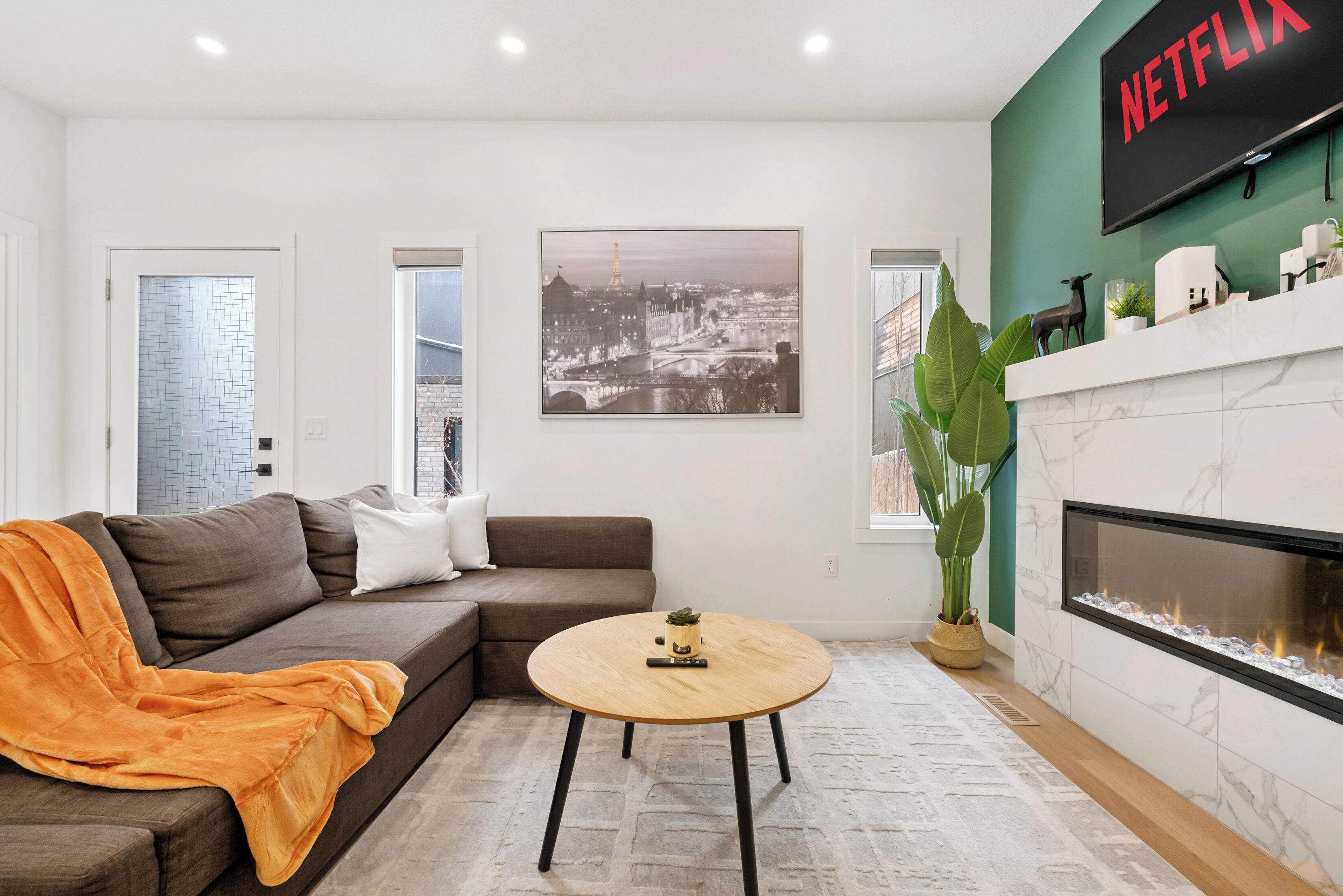 Three Sisters Villas | 9bd 6ba | 7 Mins Dt |20 Ppl - Alberta