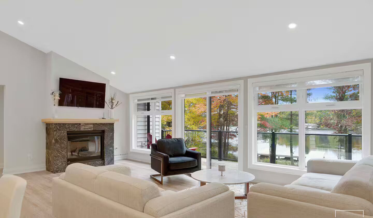 Bear Bay Retreat On Lake Muskoka - Bracebridge