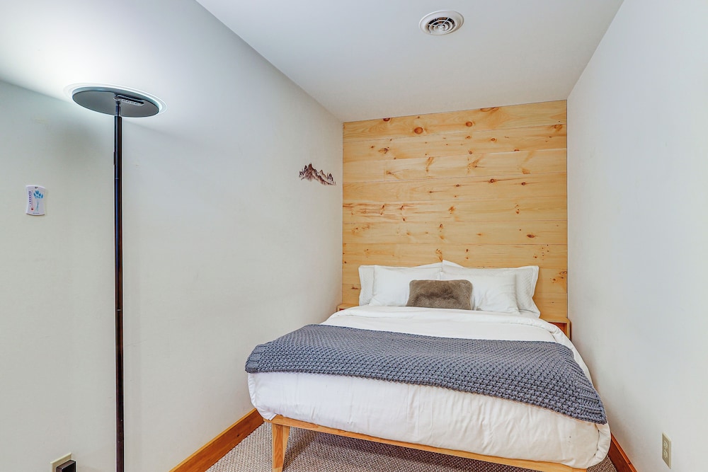 All-Season Lake House Between Okemo/Killington! Reviews, Deals & Photos ...