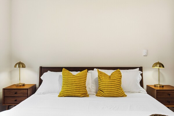 Hilltop Seattle Retreat W/ Views & Parking - Bothell, WA