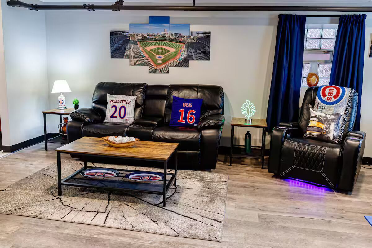 Wrigleyville Oasis  Modern Comfort Steps From Wrigley Field - Chicago