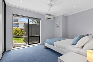 Apartamento | 5 quartos, secretária adequada para computadores portáteis 