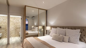 Apartamento de Luxo, ar condicionado, vista para o oceano | Cofre no quarto, cortinas/cortinados opacos, ferro/tábua de engomar