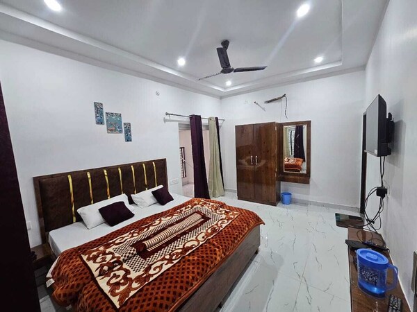 Trishul Inn - Varanasi