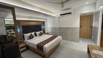 Quarto Standard | Secretária, secretária adequada para computadores portáteis