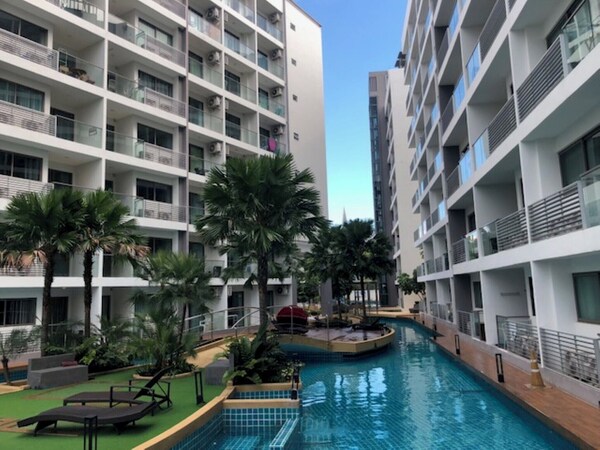 Budget Studio Condo With Resort-style Pool - Laguna Beach Resort 1, Jomtien - Pattaya City