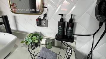 Apartamento, 1 quarto, Vista para a cidade | Casa de banho