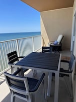 Apartamento Signature em Condomínio Fechado, 2 quartos, cozinha, vista para a praia | Varanda