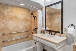 Condo, 1 quarto | Banheiro | Toalhas de banho 