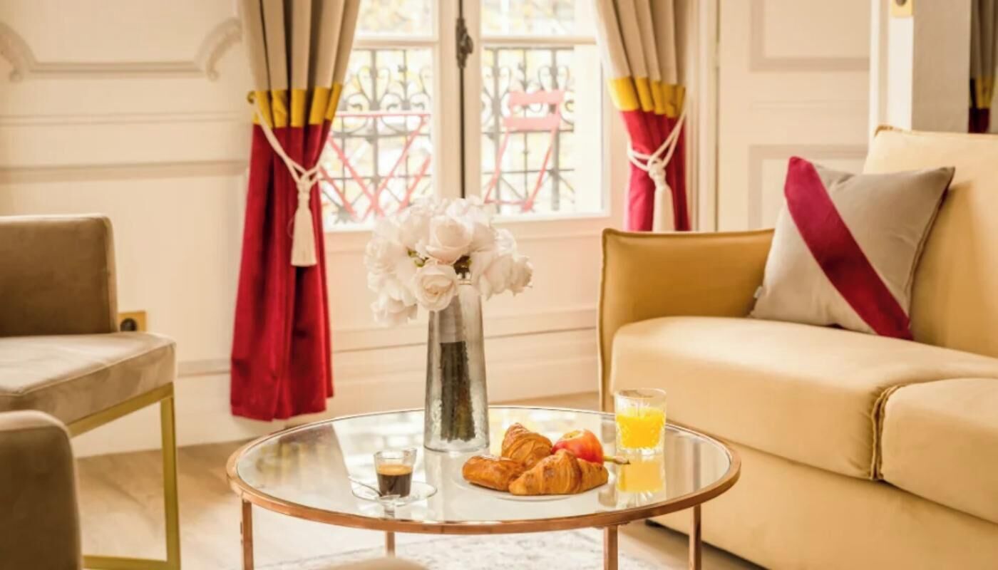 An Exceptional Parisian Experience Located Near Notre Dame & Louvre - Paris