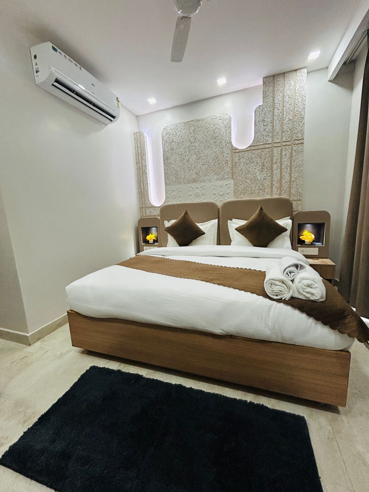 Secretária, secretária adequada para computadores portáteis 