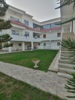 Apartamento clássico, vista para o jardim | Fachada